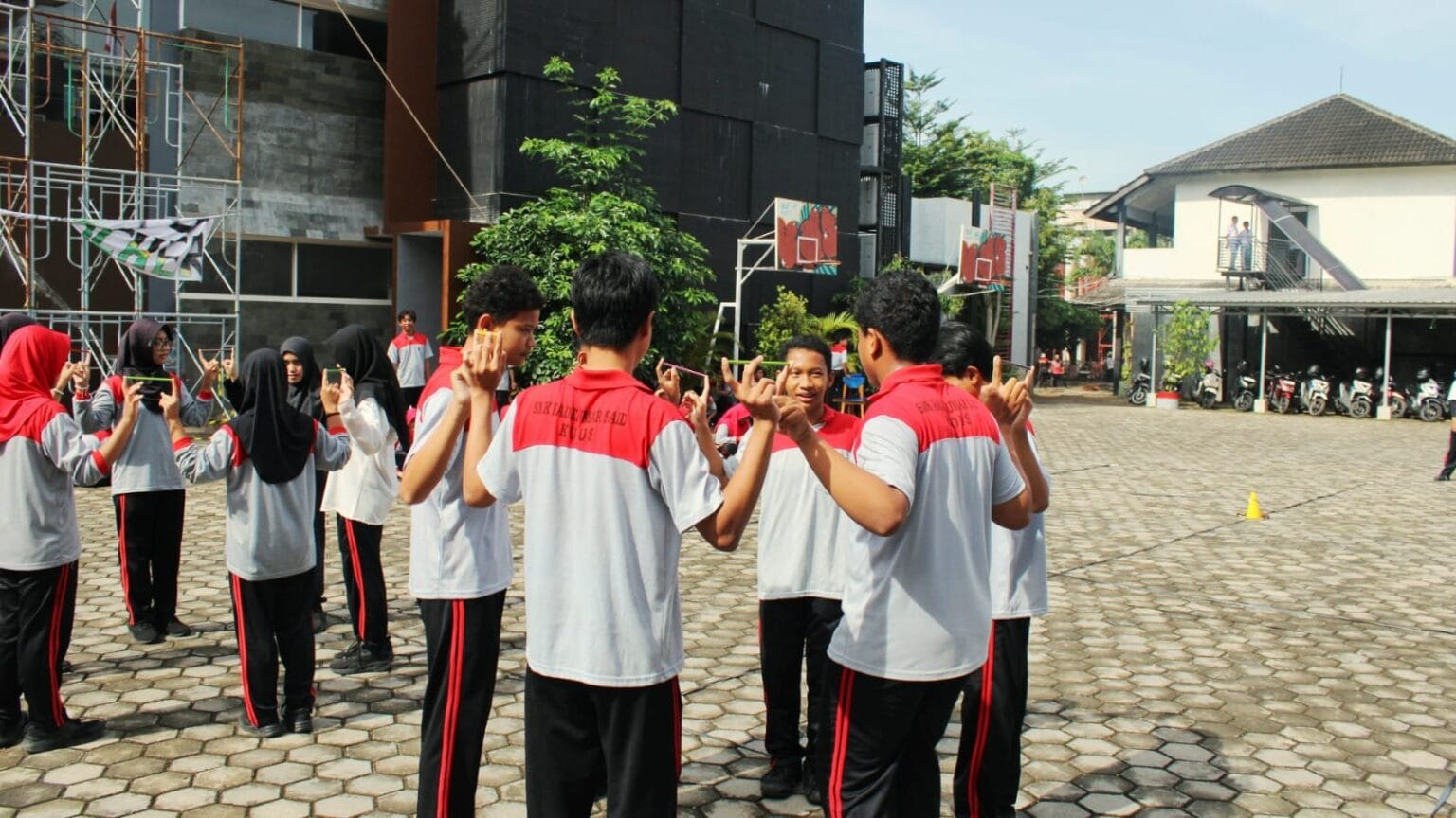 Catch the Fun, Feel the Unity: Keseruan Classmeet SMK RUS Kudus 2025 ...